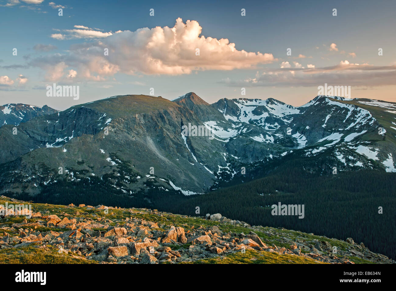 Road cut into mountains hi-res stock photography and images - Alamy