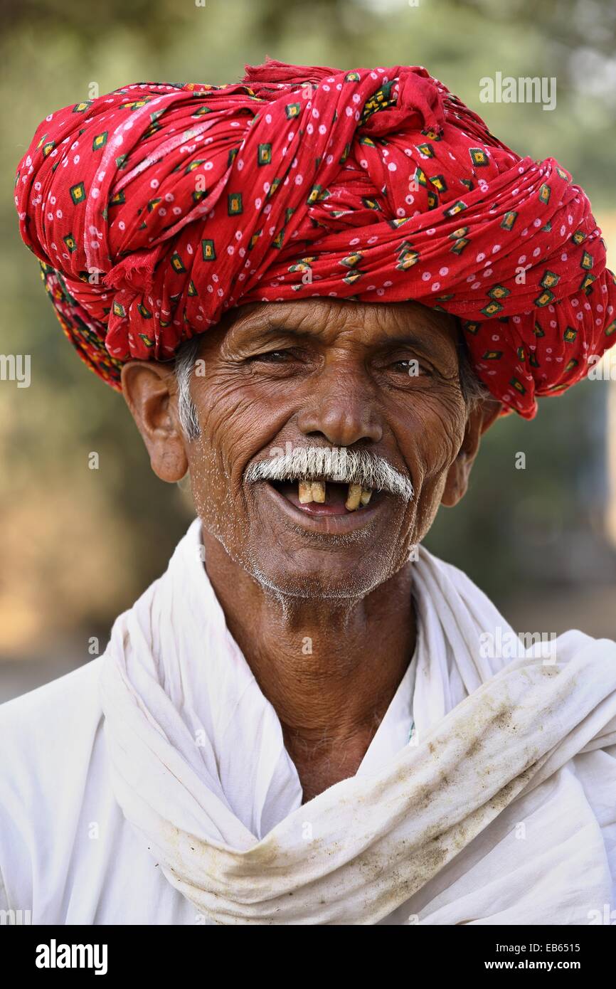 Indian man of Rajasthan smiling portrait India Stock Photo - Alamy