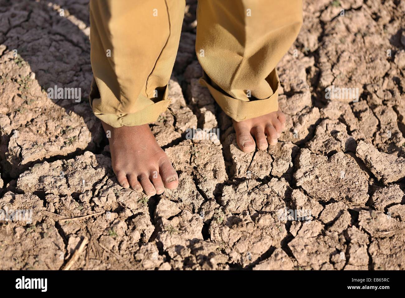 Indian Barefoot Boy Stock Photos & Indian Barefoot Boy Stock Images - Alamy