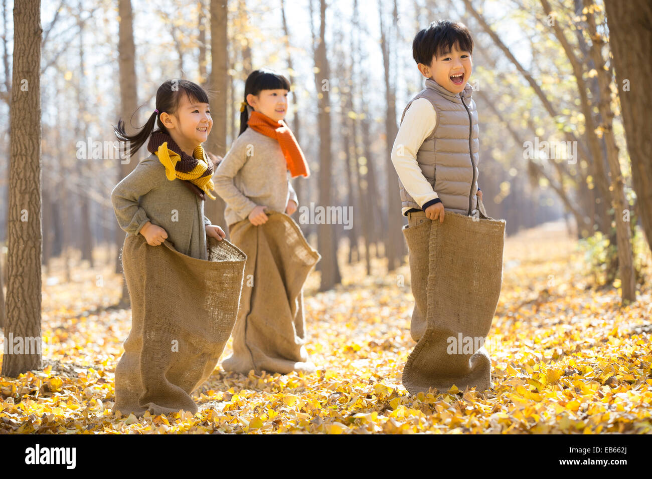 Sack race girls hi-res stock photography and images - Alamy