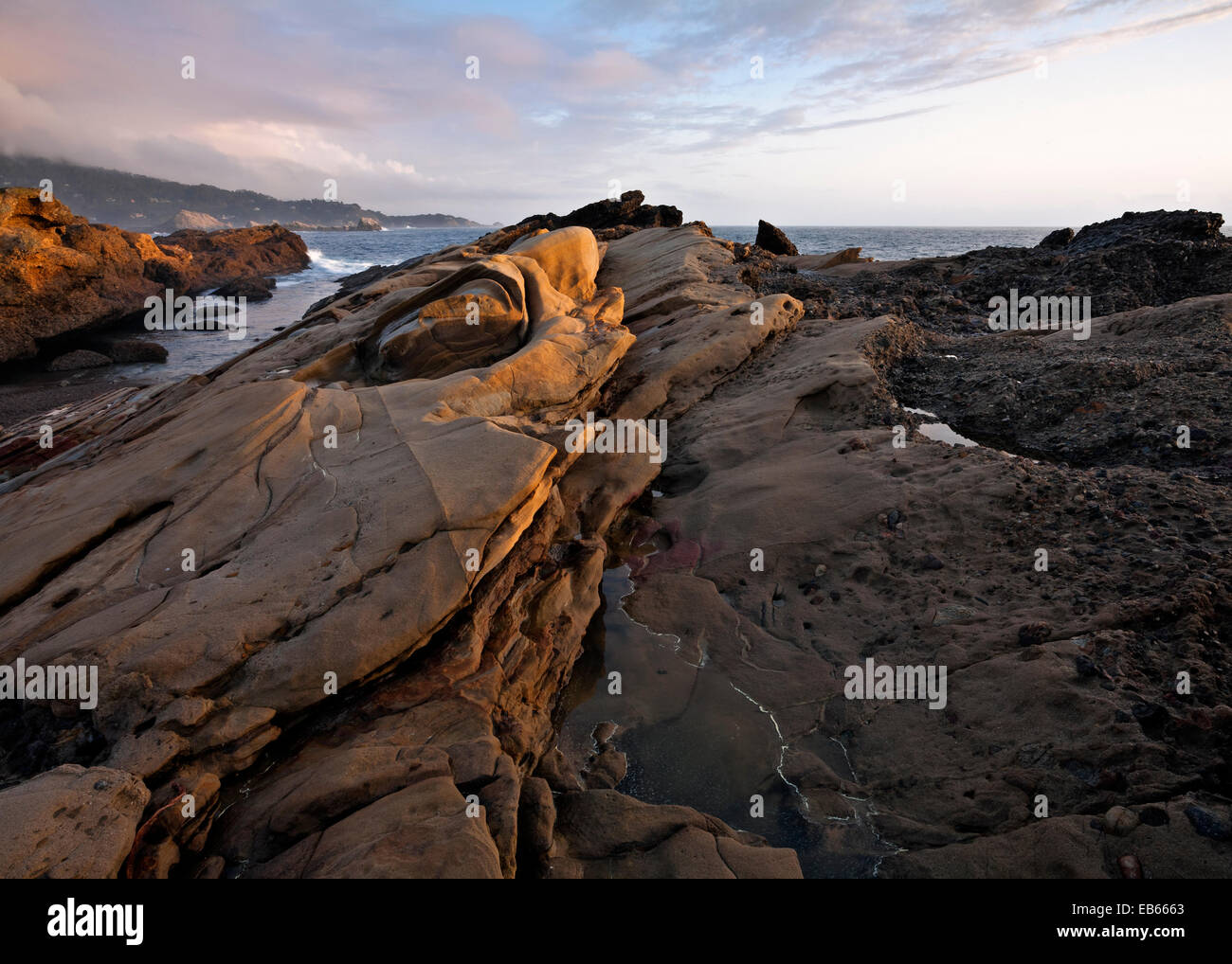 CA02426-00...CALIFORNIA - Colorful sandstone along the the shores of ...