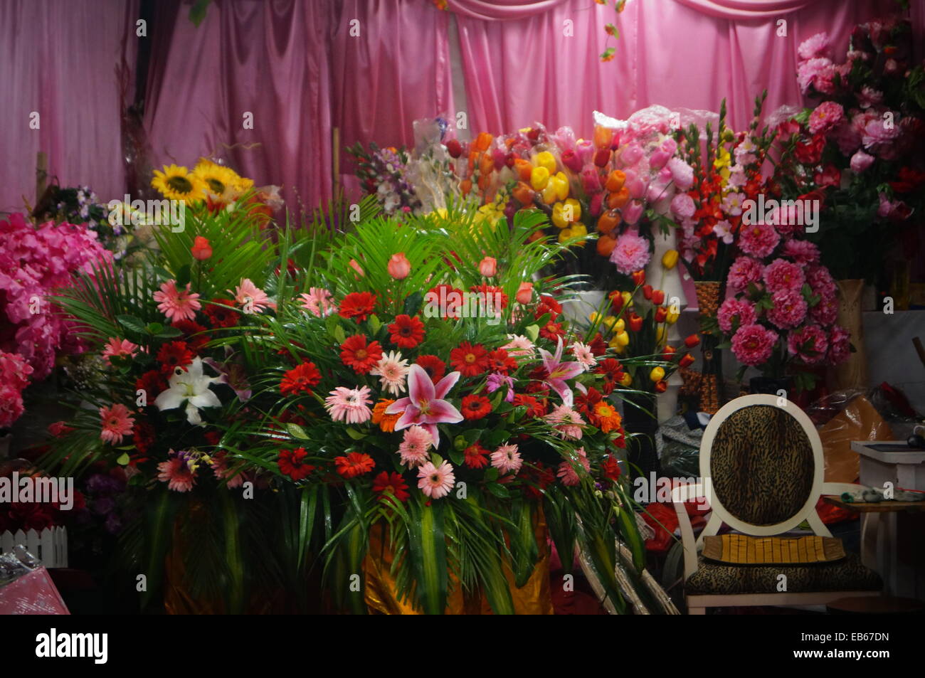 Rose, on display in a flower shop, ready to sell Stock Photo - Alamy