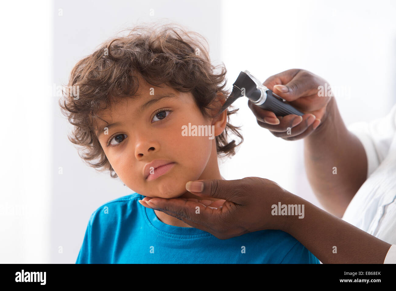 Otoscopic examination child hi-res stock photography and images - Alamy