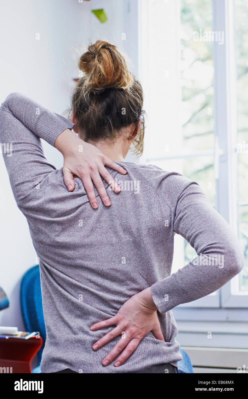 WOMAN WITH BACK PAIN Stock Photo - Alamy