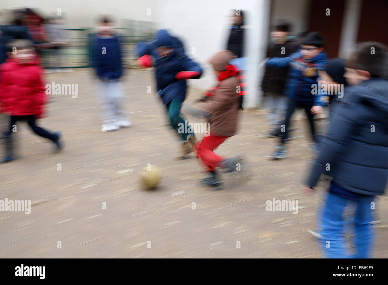 Primary school boys fighting hi-res stock photography and images - Alamy