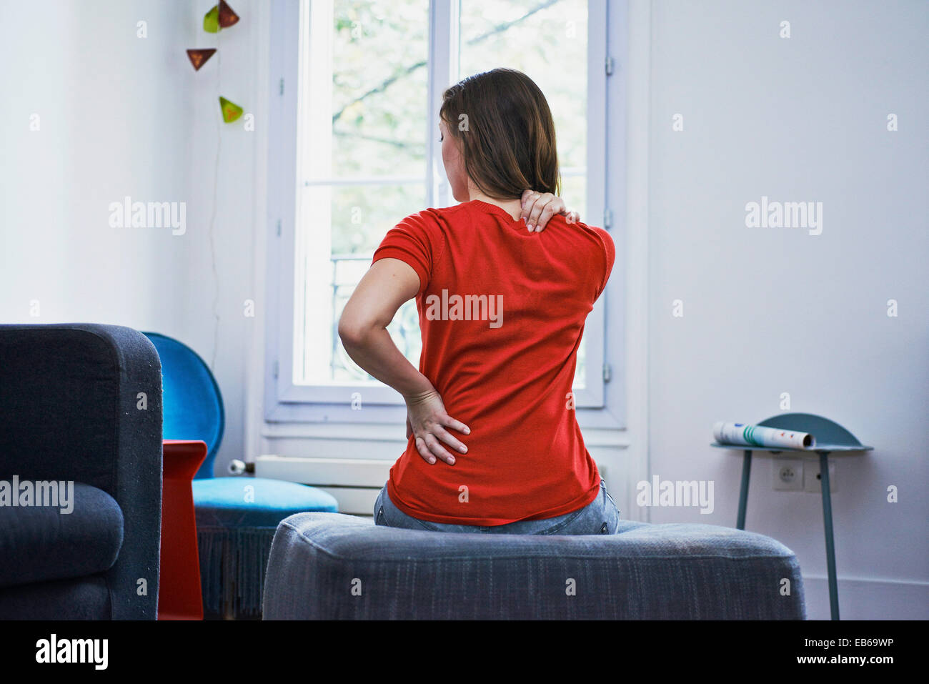 WOMAN WITH BACK PAIN Stock Photo - Alamy