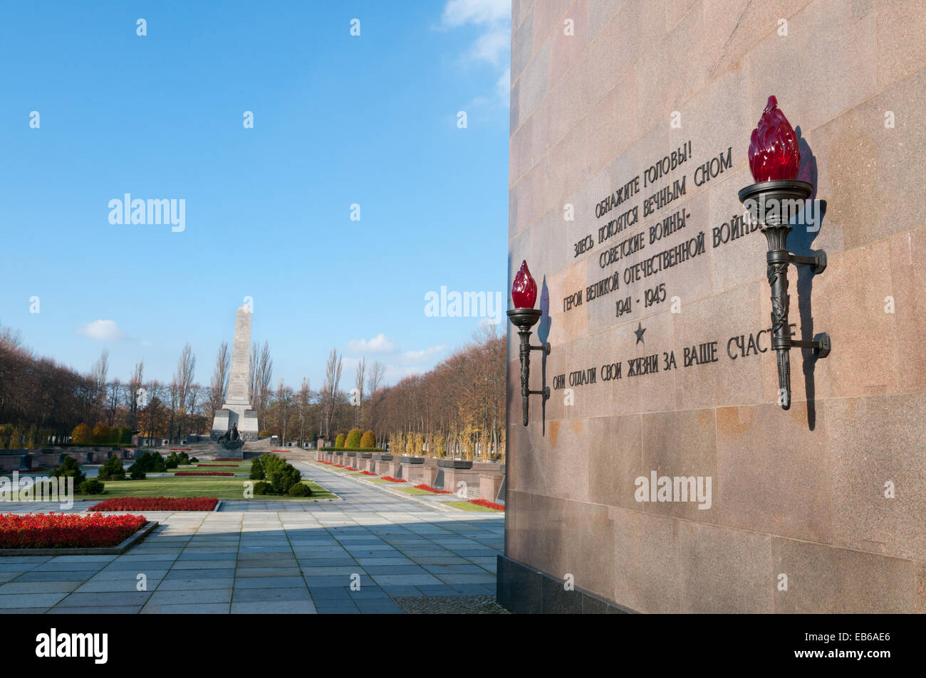 Soviet war memorial and war cemetery, Berlin Stock Photo - Alamy