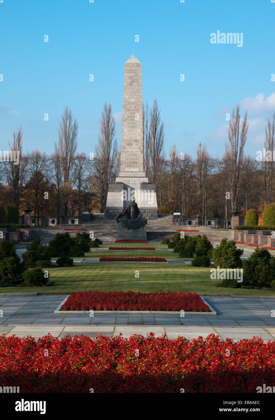 Soviet war memorial and war cemetery, Berlin Stock Photo - Alamy
