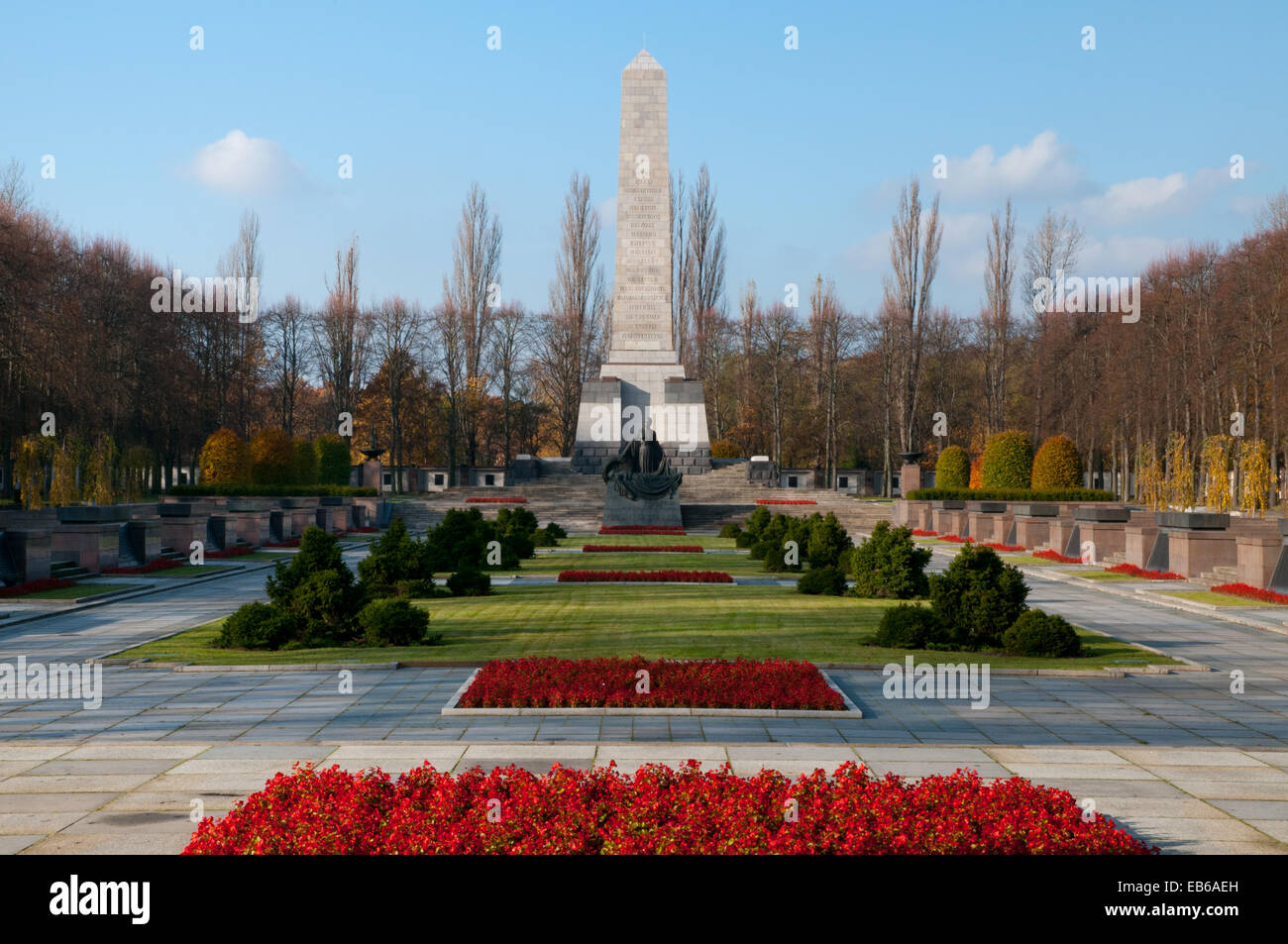 Soviet war memorial and war cemetery, Berlin Stock Photo - Alamy