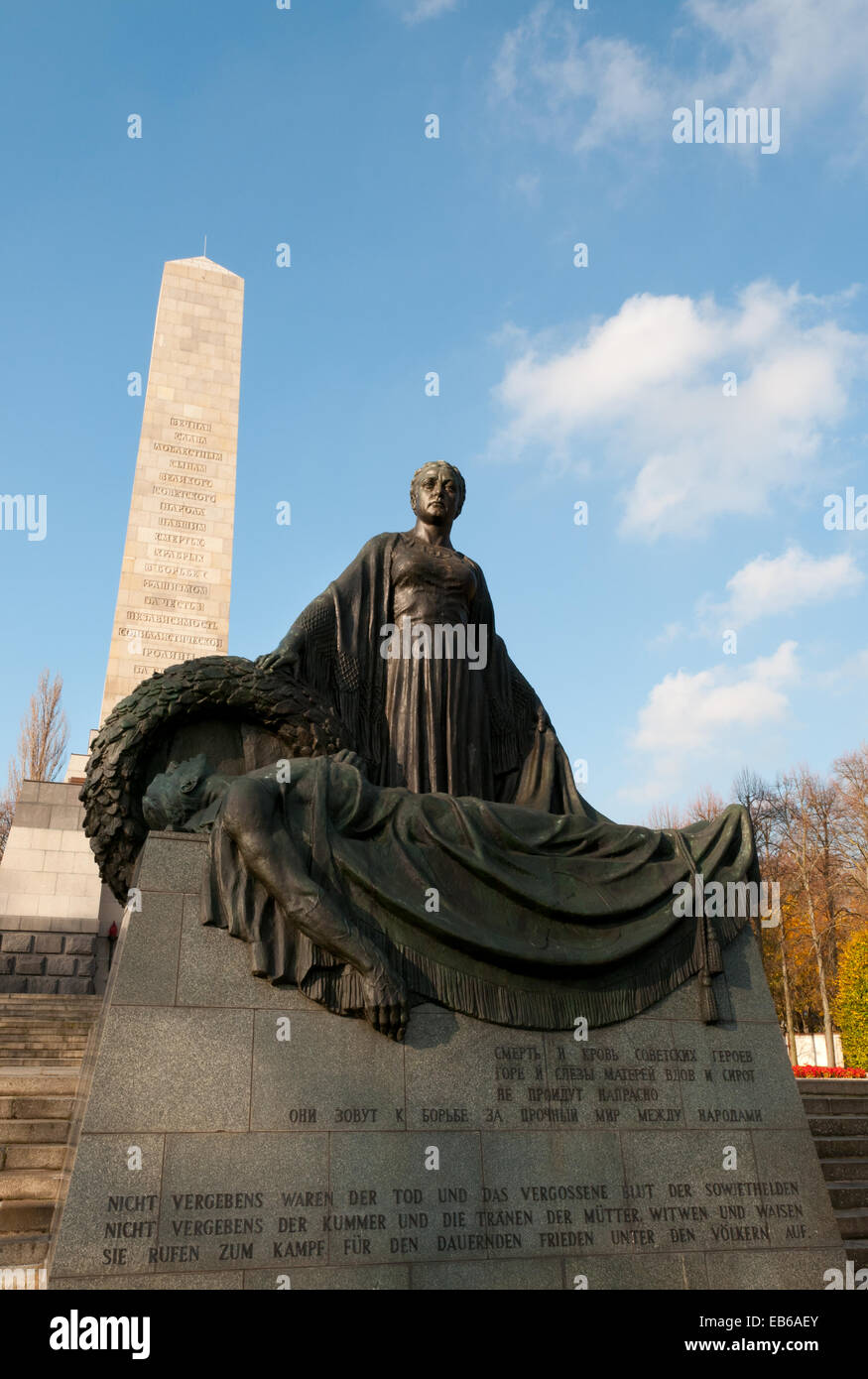 Soviet war memorial and war cemetery, Berlin Stock Photo - Alamy