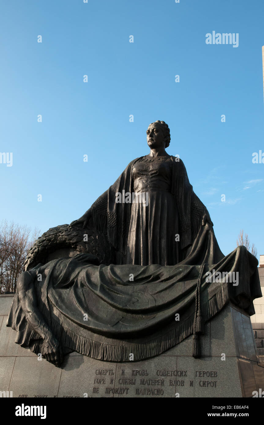 Soviet war memorial and war cemetery, Berlin Stock Photo - Alamy