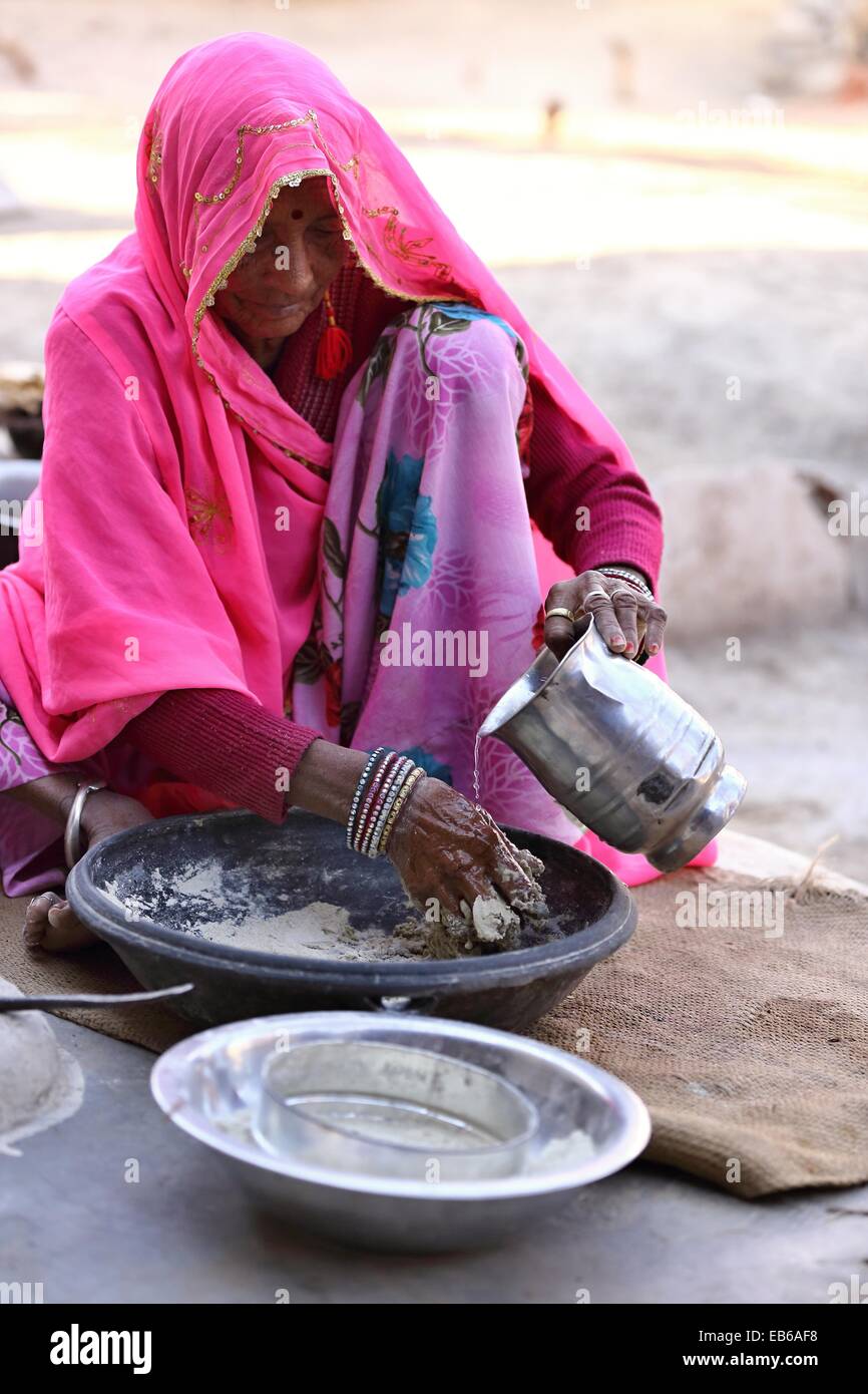 Indian woman cooking hi-res stock photography and images - Alamy