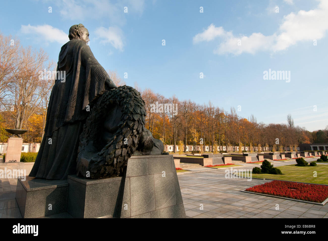 Soviet war memorial and war cemetery, Berlin Stock Photo - Alamy