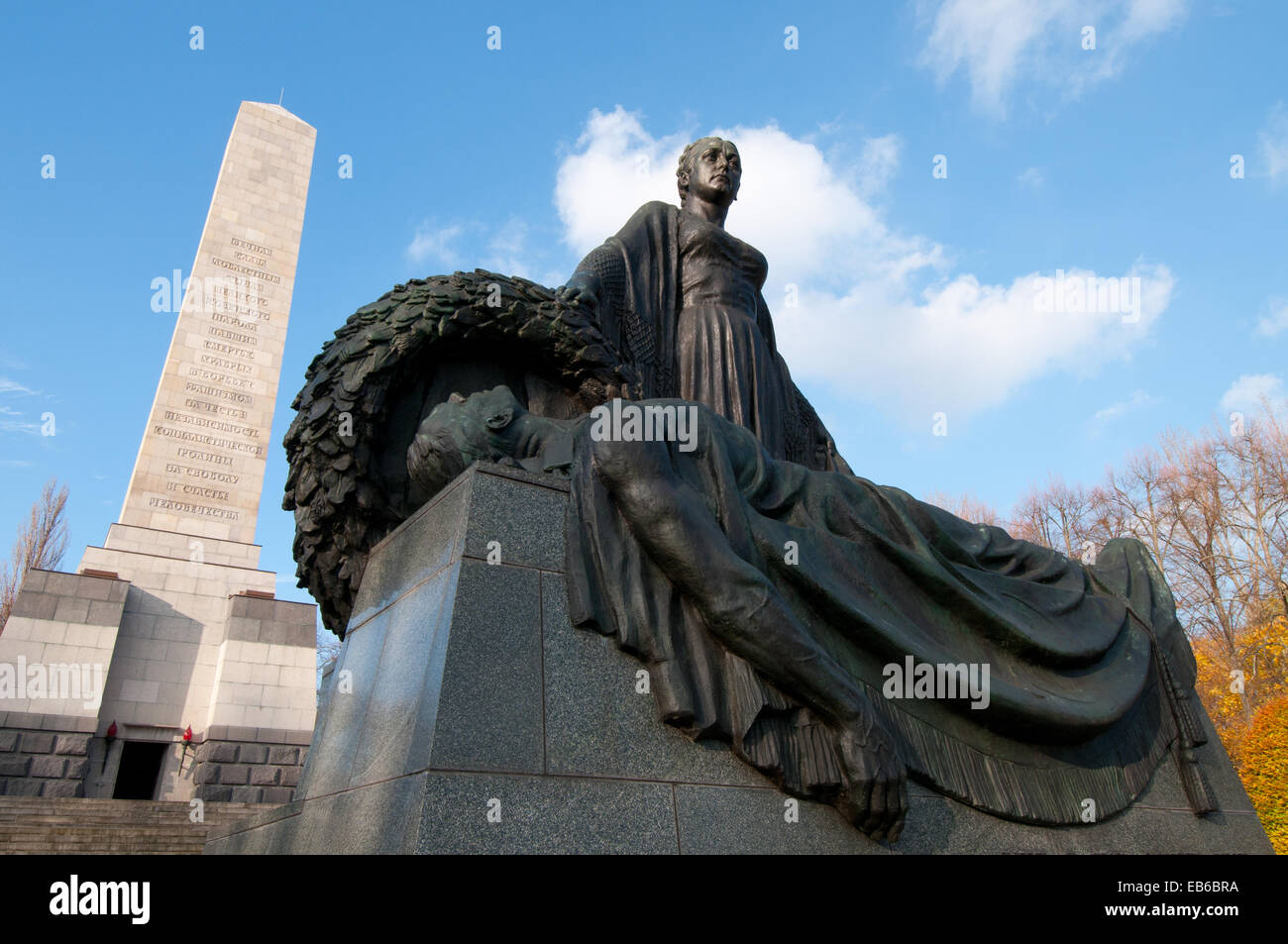 Soviet war memorial and war cemetery, Berlin Stock Photo - Alamy