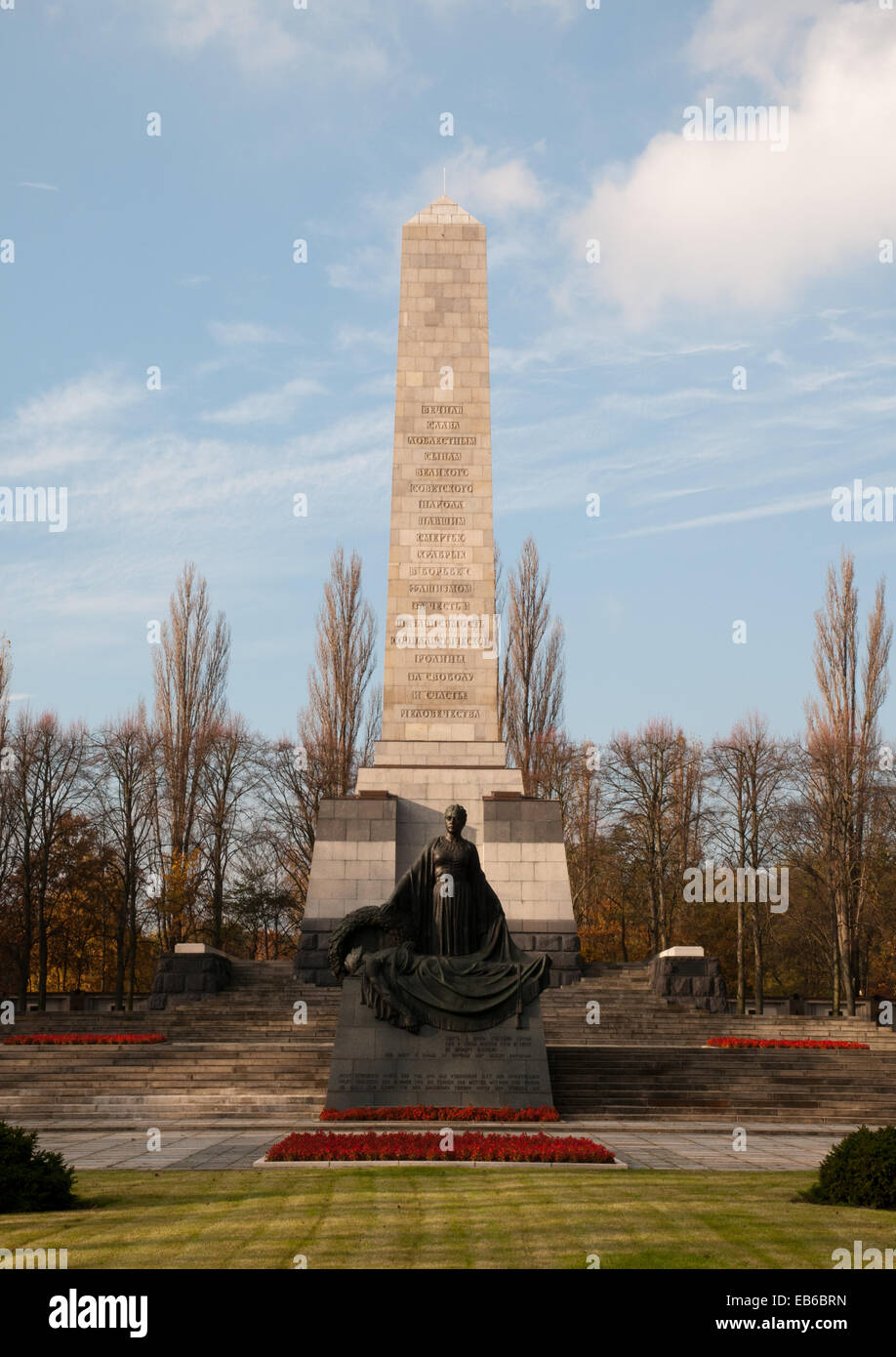 Soviet war memorial and war cemetery, Berlin Stock Photo - Alamy