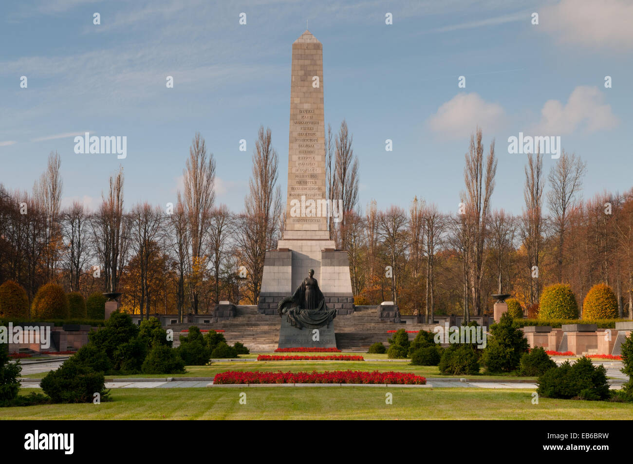 Soviet war memorial and war cemetery, Berlin Stock Photo - Alamy