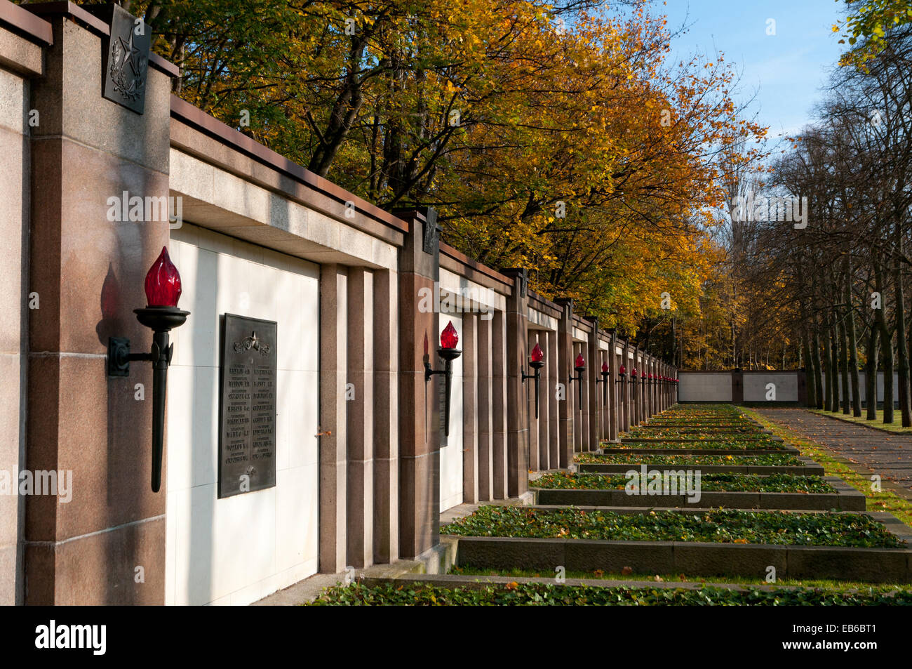 Soviet war memorial and war cemetery, Berlin Stock Photo - Alamy