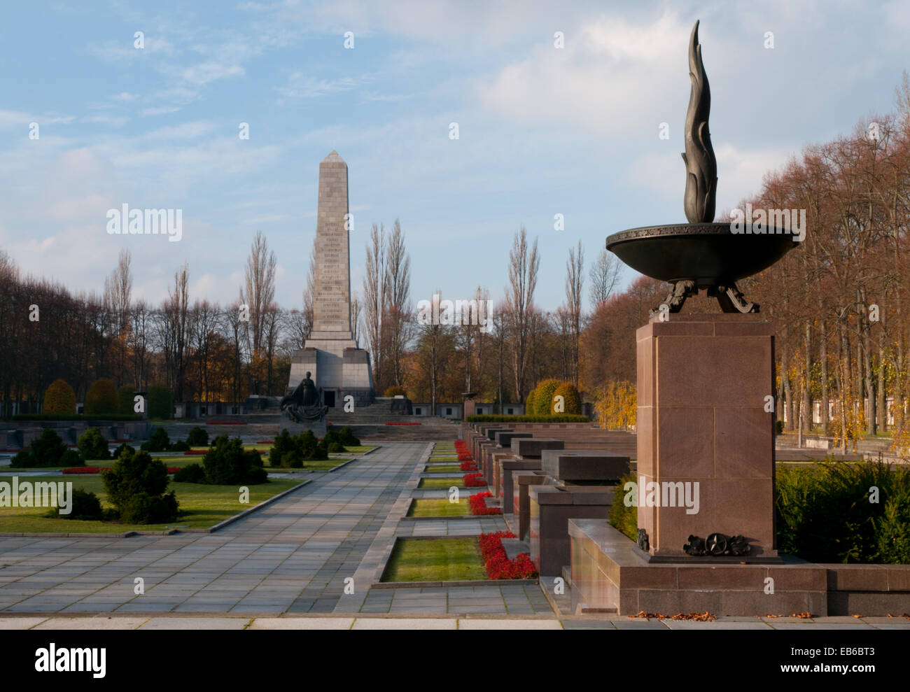 Soviet war memorial and war cemetery, Berlin Stock Photo - Alamy