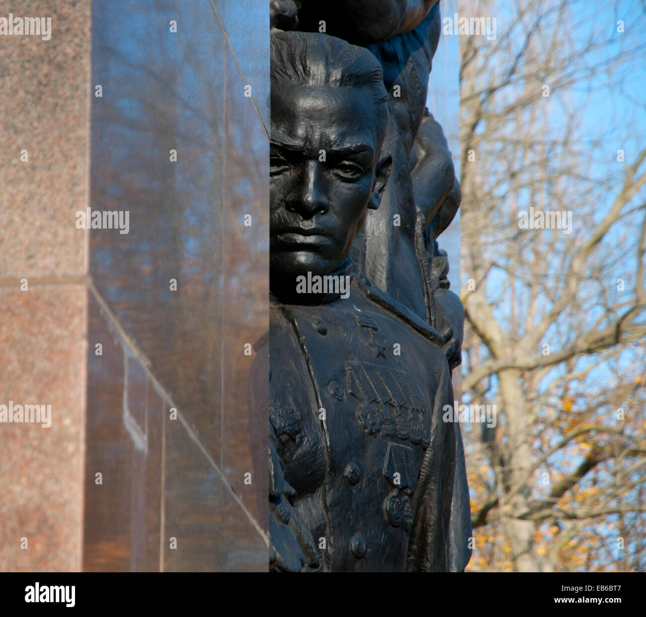 Soviet war memorial and war cemetery, Berlin Stock Photo - Alamy