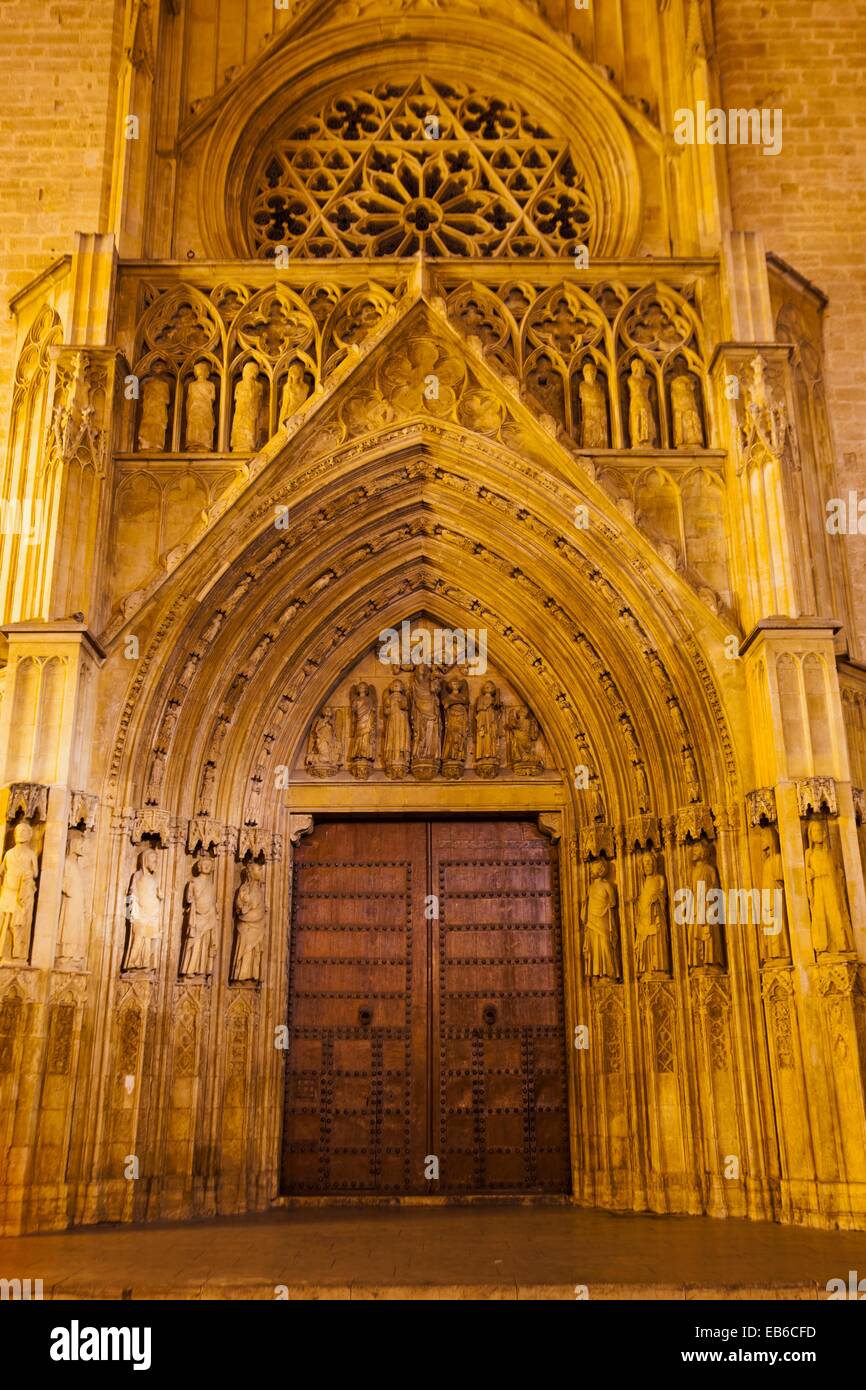 Puerta de santa maría gate hi-res stock photography and images - Alamy