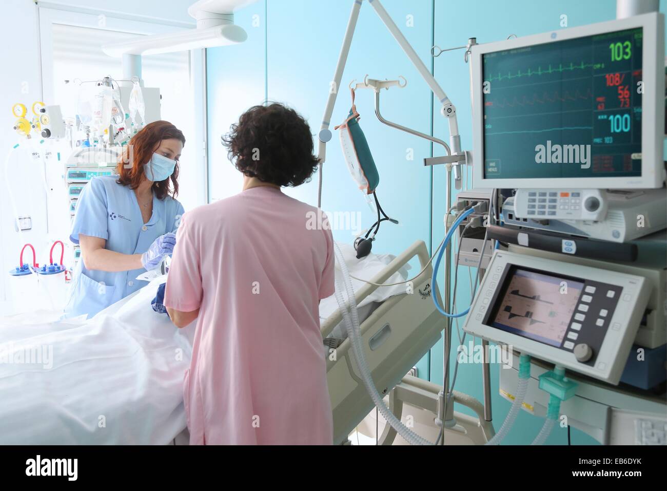 Icu Nurse Stock Photos & Icu Nurse Stock Images - Alamy