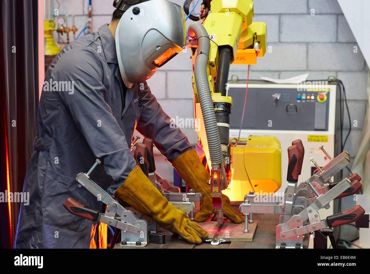 Shipweld Monitoring the joint geometry for adaptive control welding ...