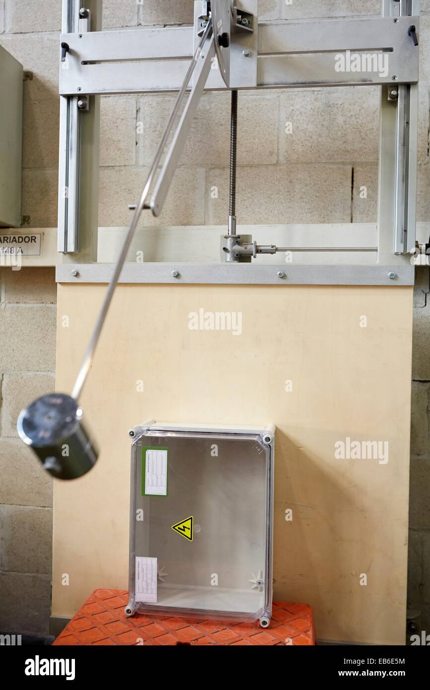 Impact test hi-res stock photography and images - Alamy