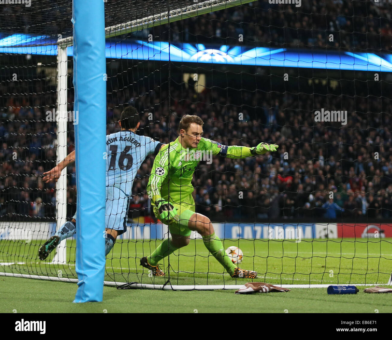 Etihad stadium manuel neuer hi-res stock photography and images - Alamy
