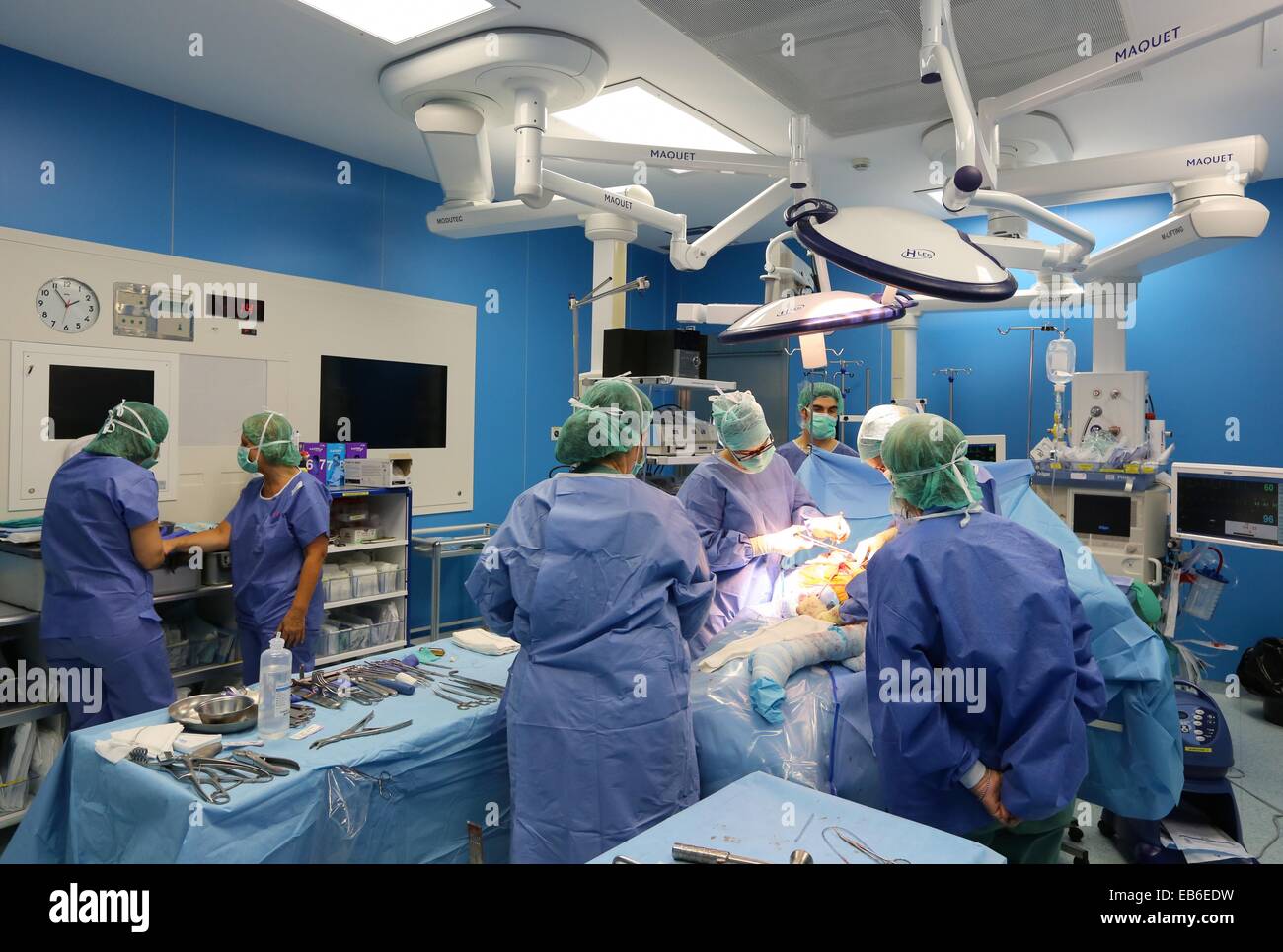 Trauma Surgeon High Resolution Stock Photography and Images - Alamy