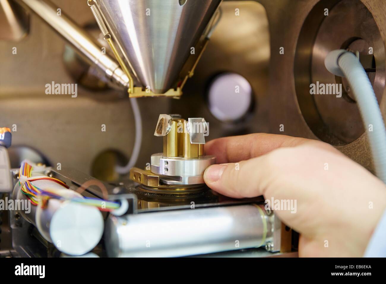 Scanning electron microscope sample hi-res stock photography and images ...