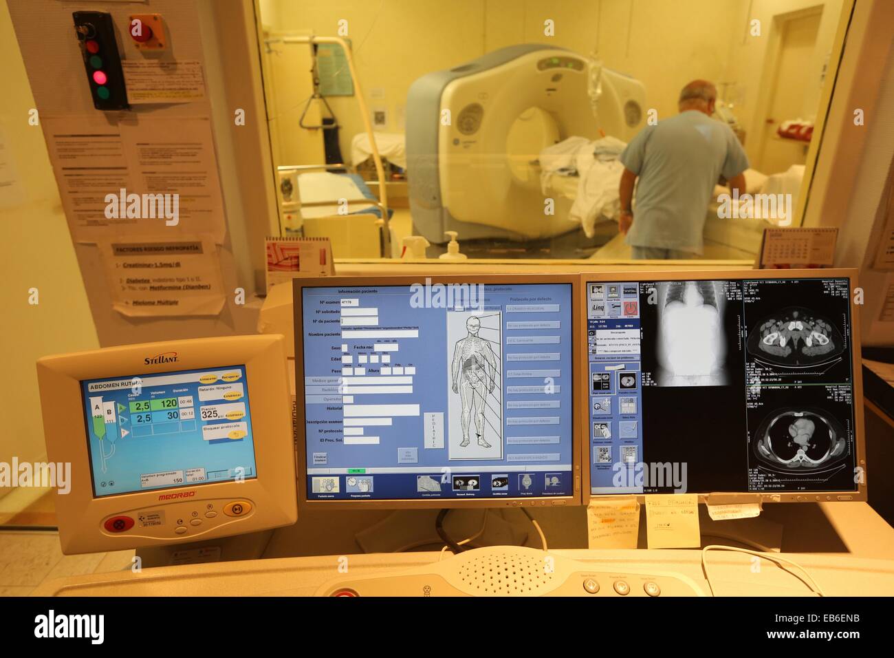 Medical scan interpretation hi-res stock photography and images - Alamy