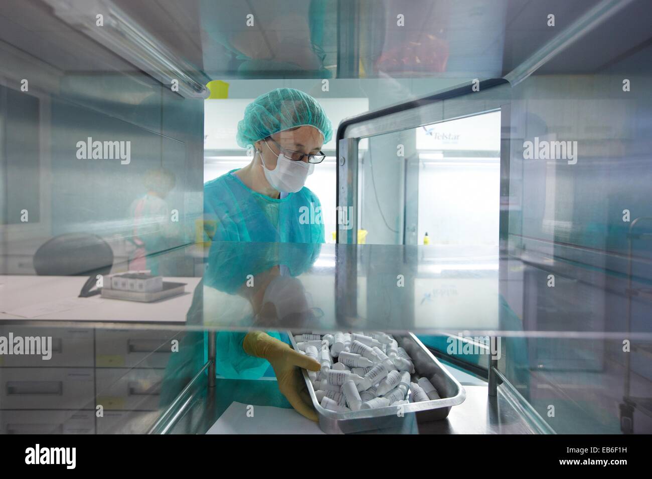 Preparation drugs clean room pharmacy hi-res stock photography and ...