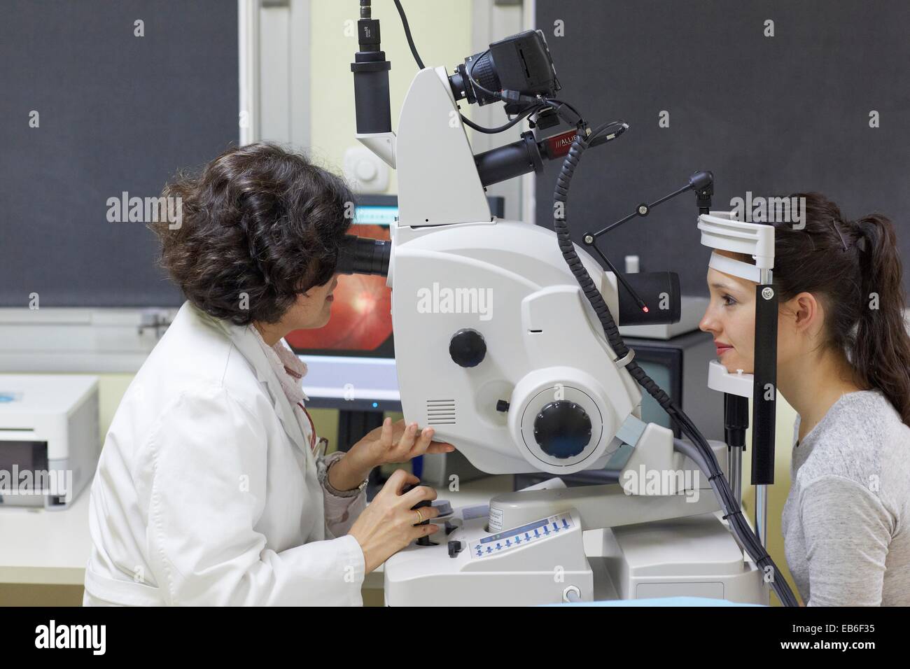Retinal Examination High Resolution Stock Photography and Images - Alamy
