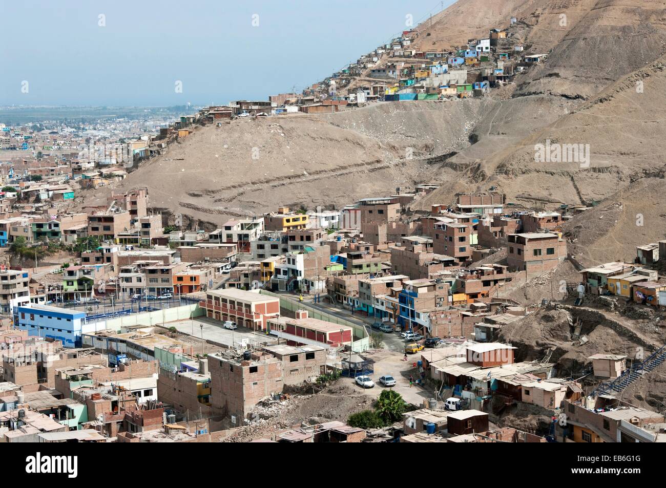Shanty town lima hi-res stock photography and images - Alamy