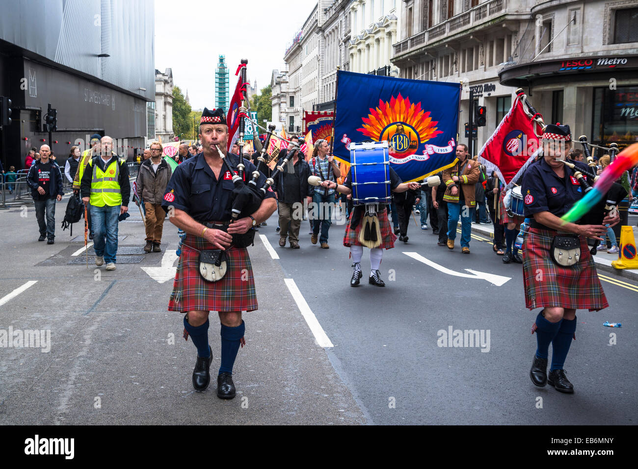Scottish pipers hi-res stock photography and images - Alamy