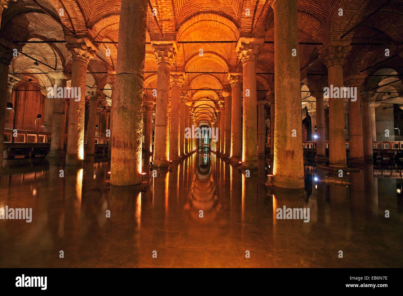 Yerebatan Sarayi, underground cistern Istanbul Turkey Stock Photo - Alamy