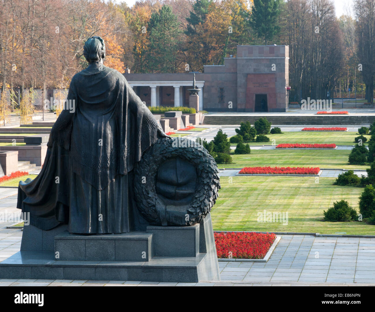 Soviet war memorial and war cemetery, Berlin Stock Photo - Alamy