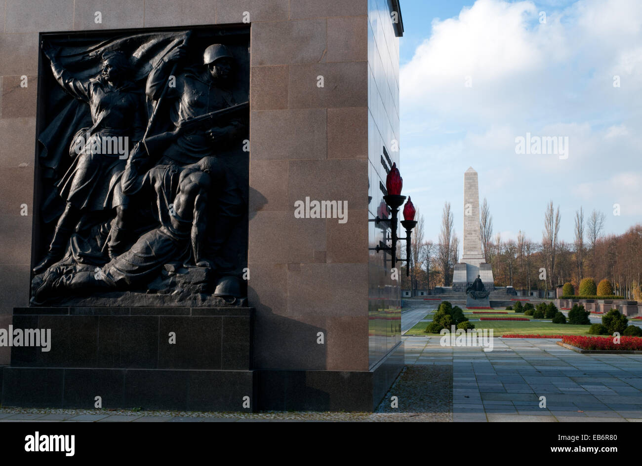 Soviet war memorial and war cemetery, Berlin Stock Photo - Alamy