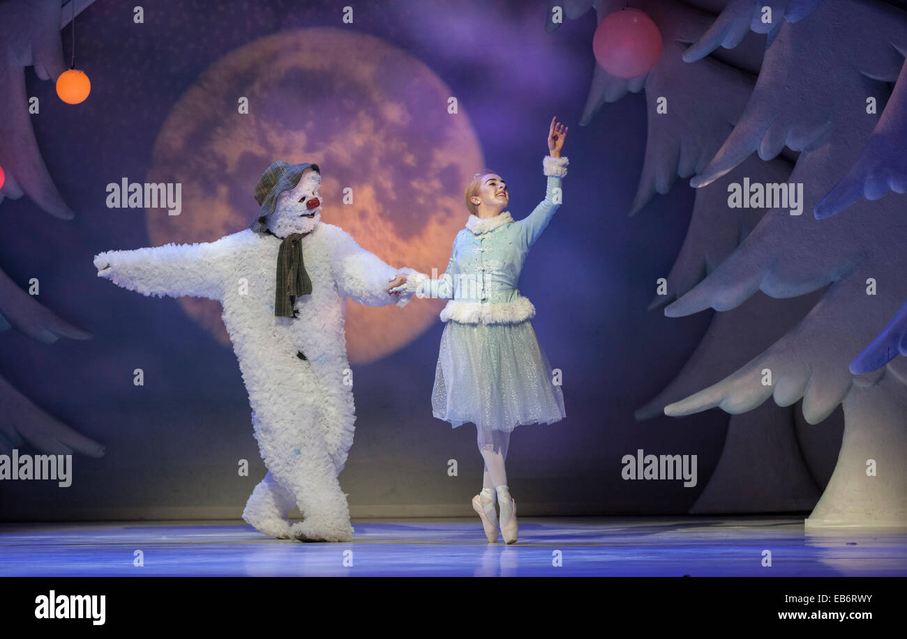 Martin Fenton & Caroline Crawley in a duet from "The Snowman" at the ...