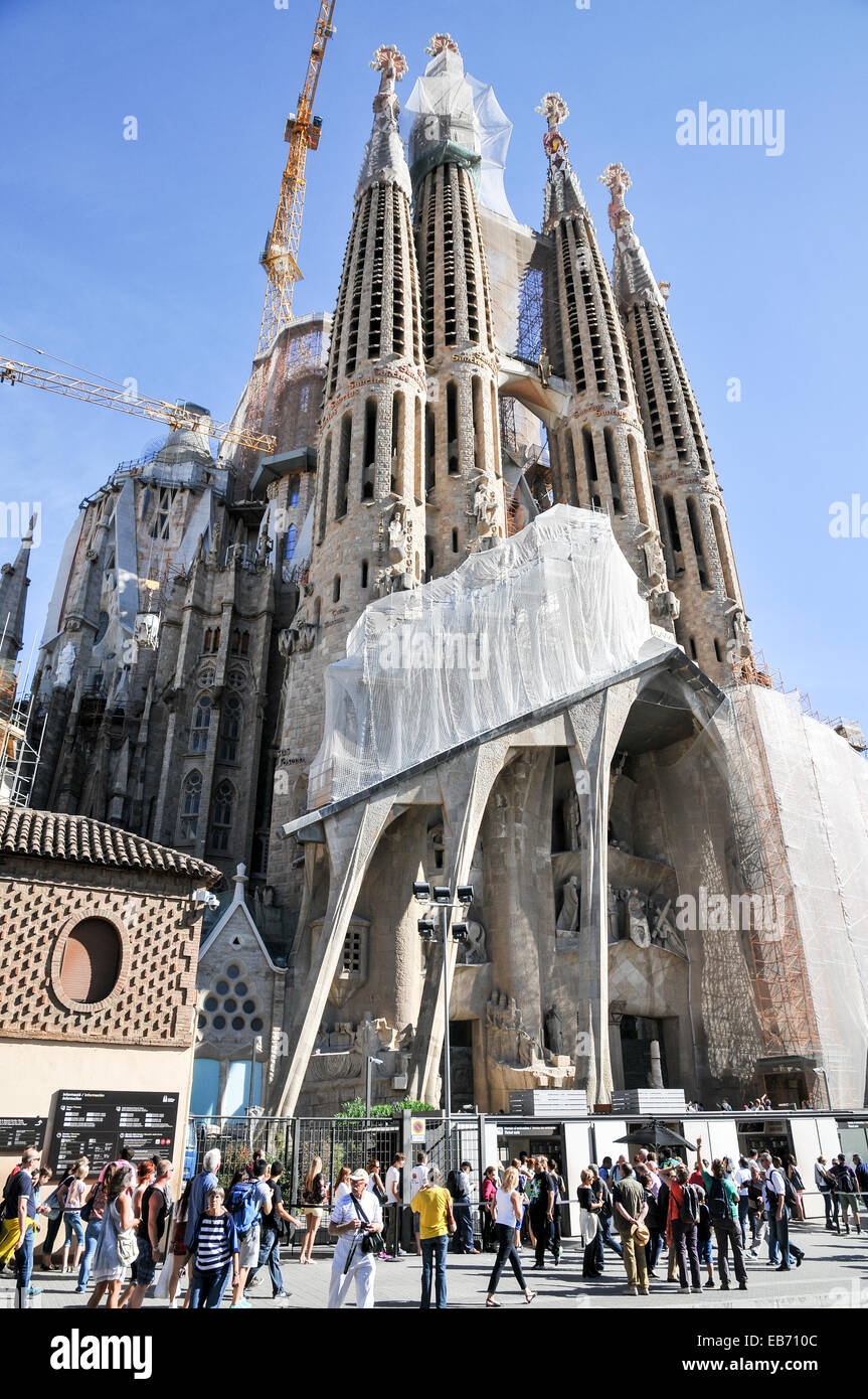 La Sagrada Familia, Roman Catholic basilica under construction in ...