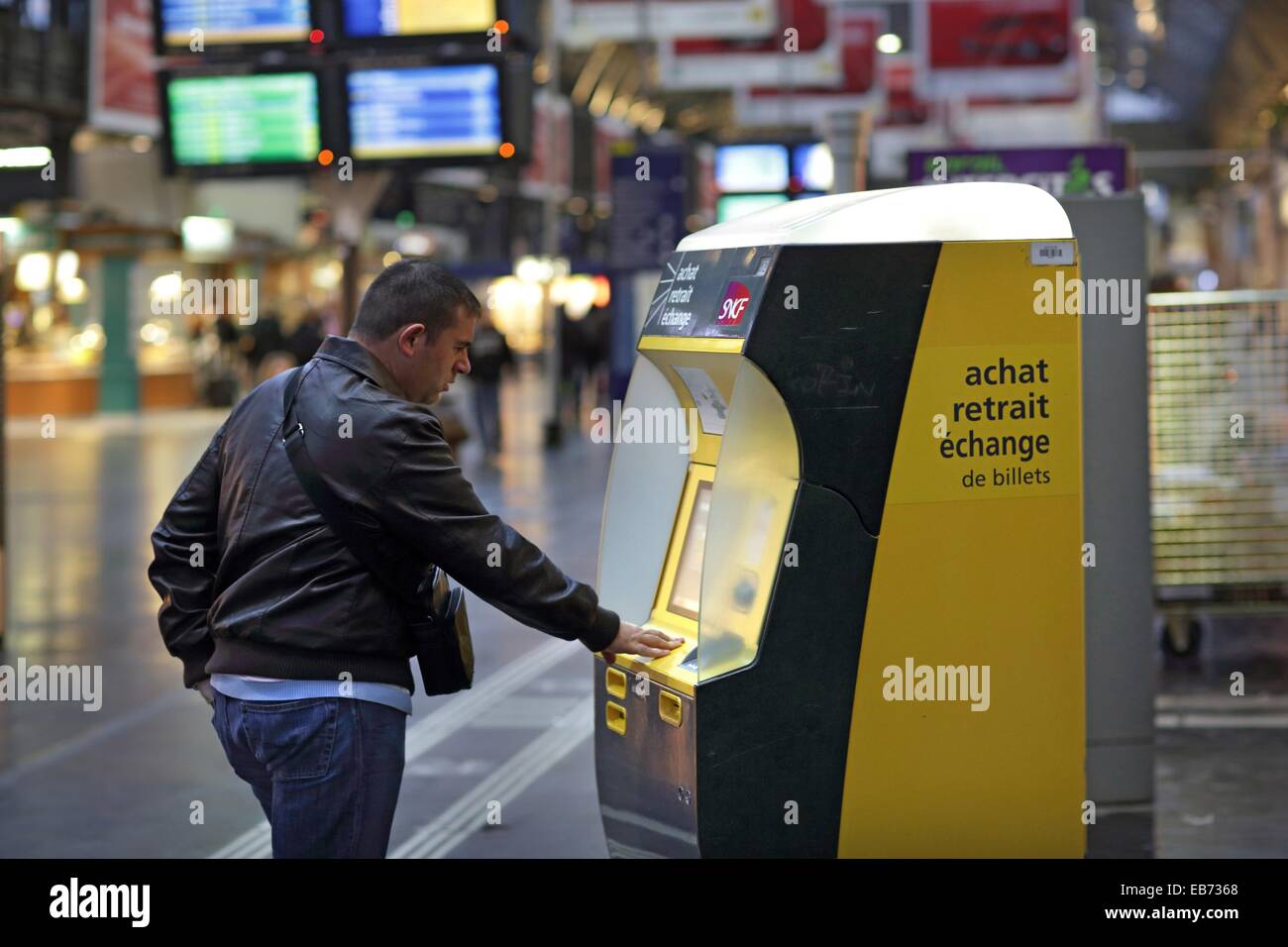 Ticket vending machine paris hi-res stock photography and images - Alamy