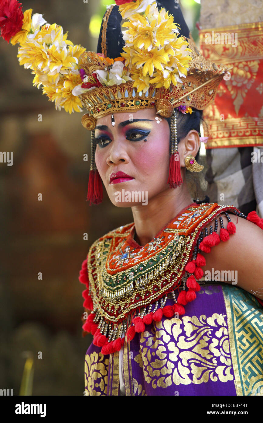 Temple dance bali hi-res stock photography and images - Alamy