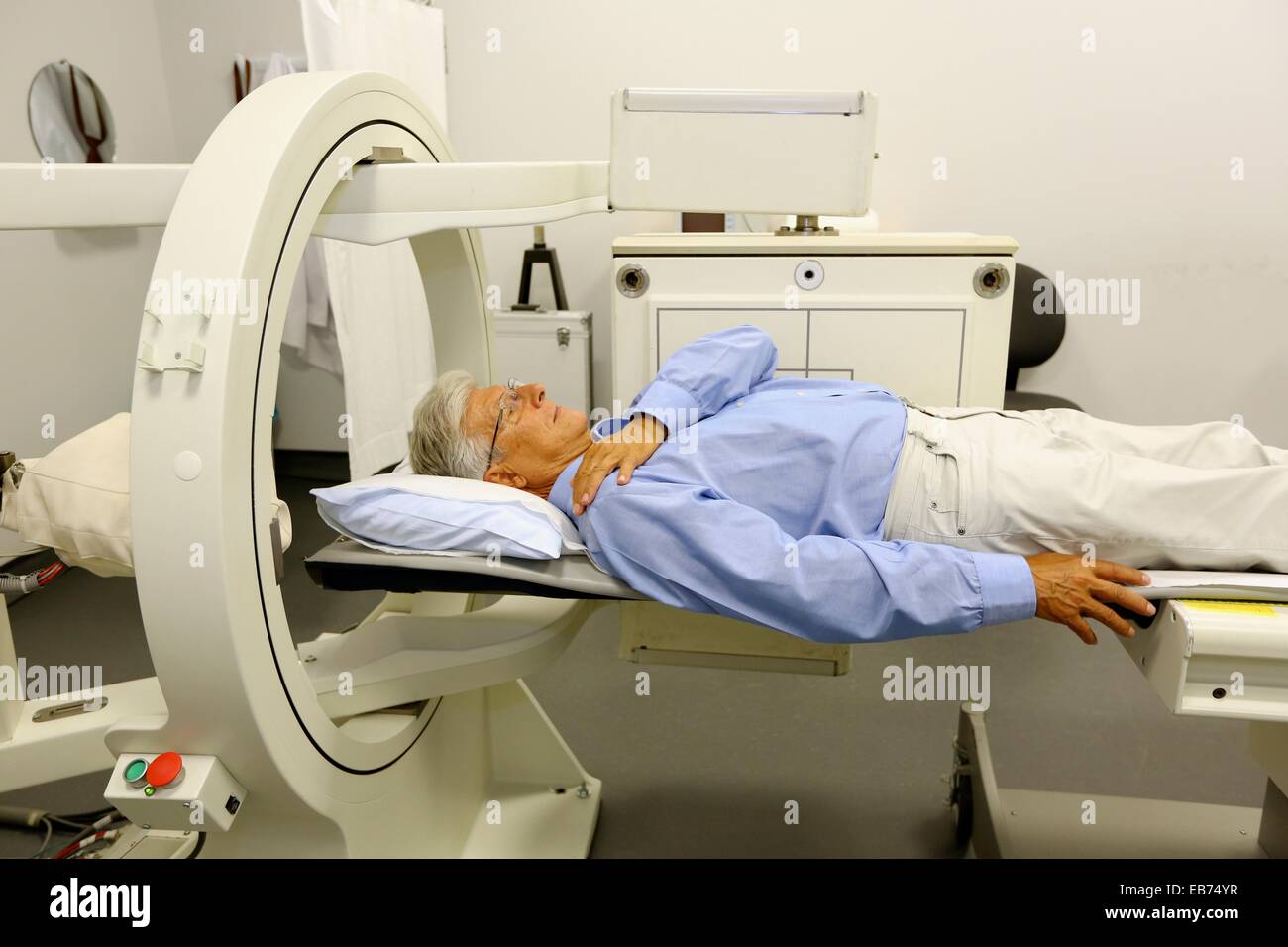 Scintigraphy hi-res stock photography and images - Alamy