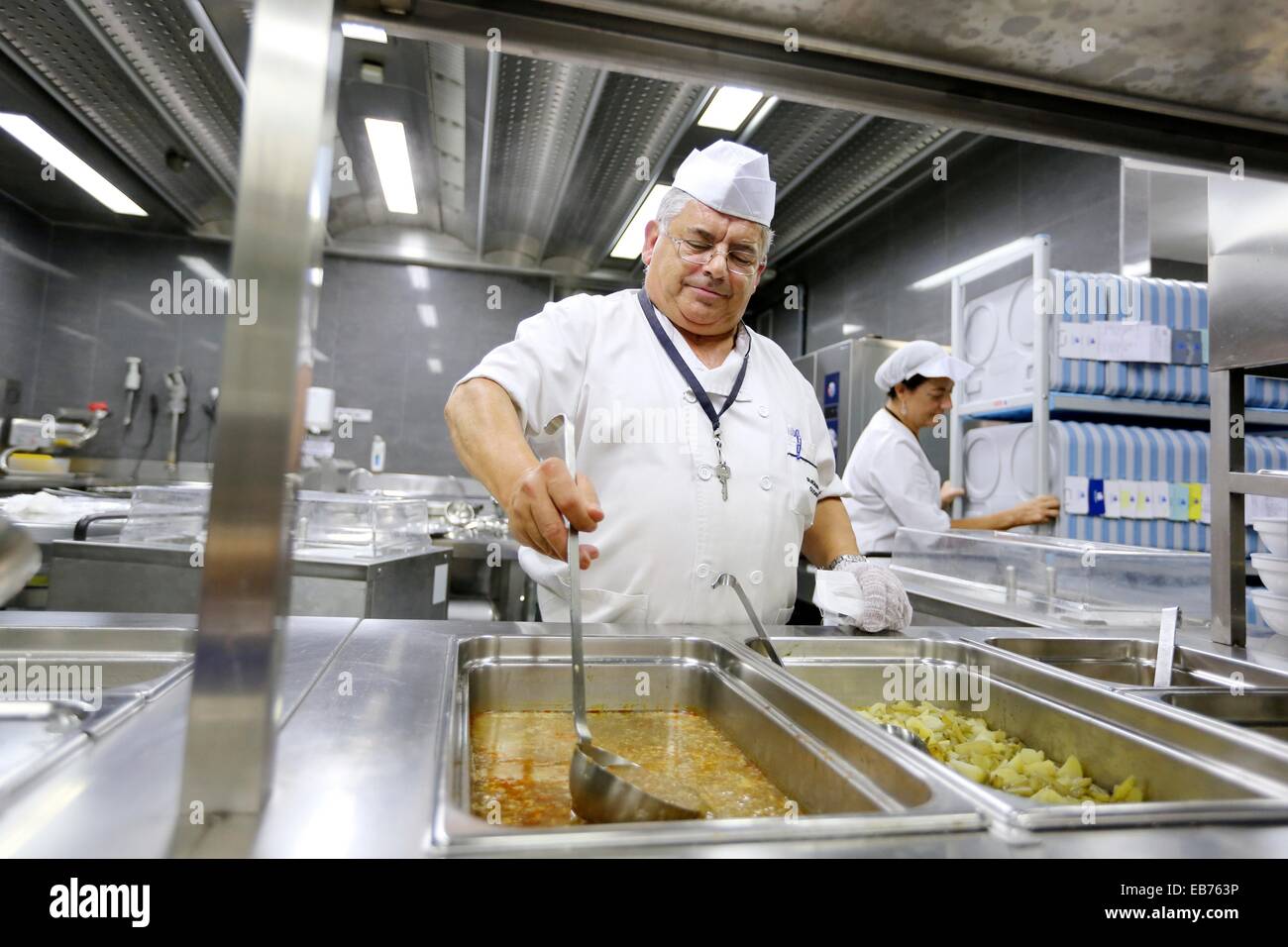 Cook food menu preparation hospital hi-res stock photography and images ...