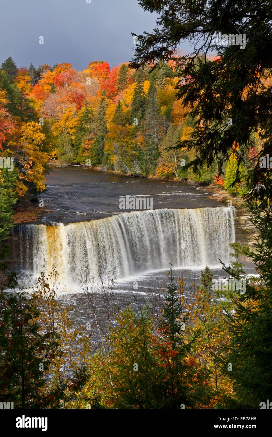 The Upper Tahquamenon Falls with fall foliage color near Newberry ...