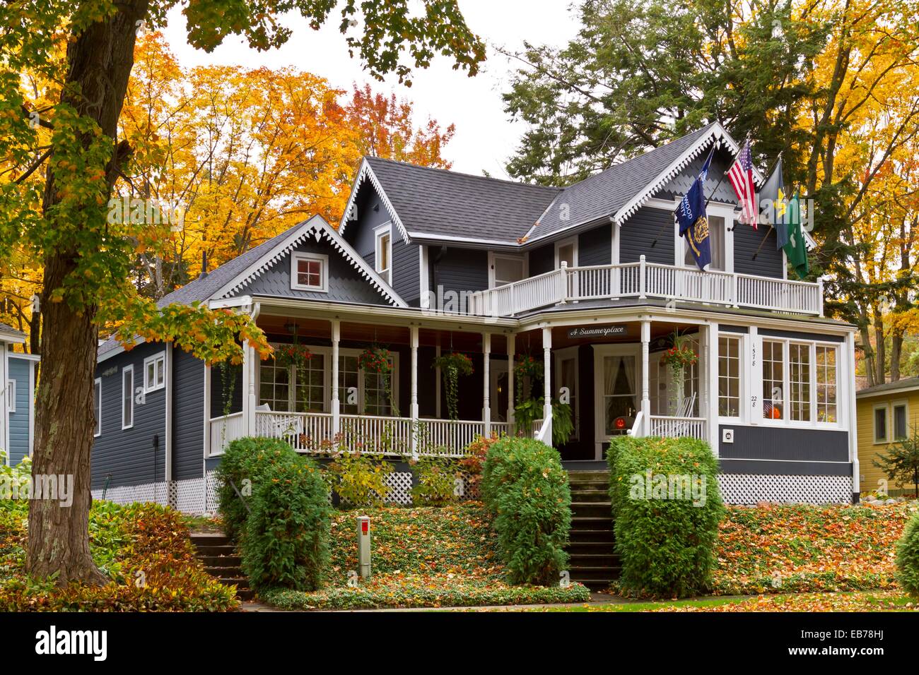 Colonial home fall foliage color hi-res stock photography and images ...
