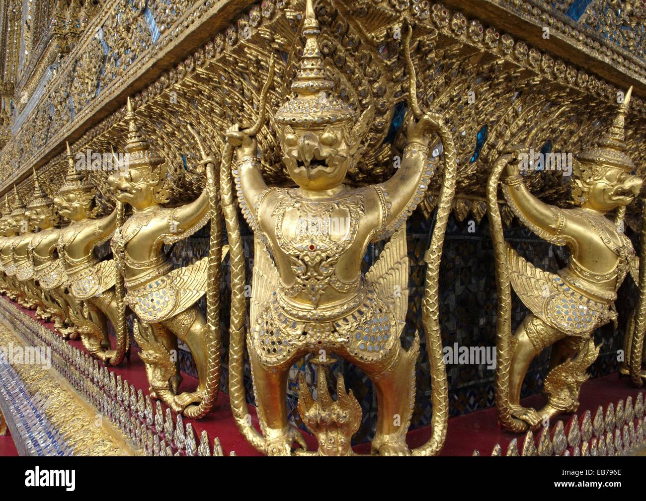Garuda naga thailand bangkok detail hi-res stock photography and images ...
