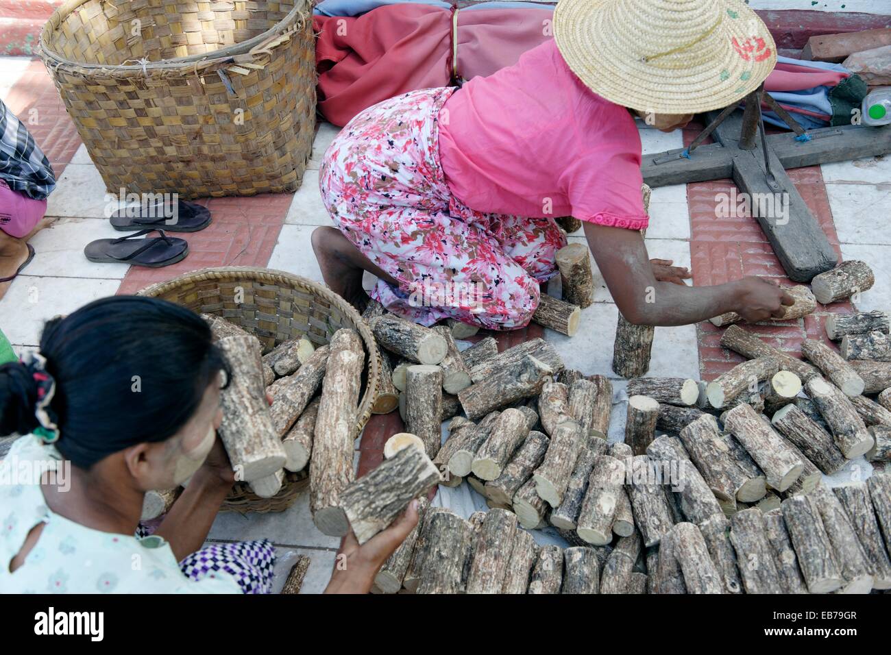 Thanaka Wood High Resolution Stock Photography and Images - Alamy