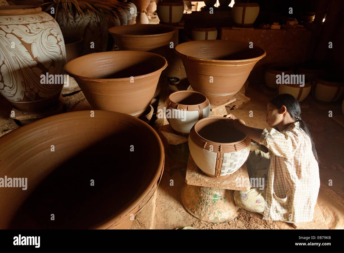 Myanmar pottery making hi-res stock photography and images - Alamy
