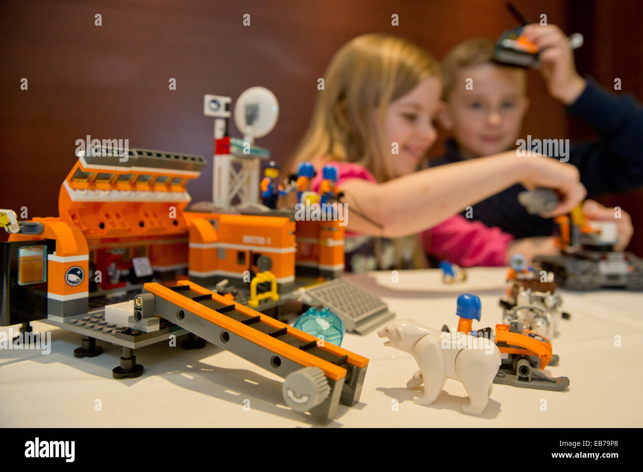 Nuremberg, Germany. 27th Nov, 2014. Lilly and Fynn play with the Lego ...